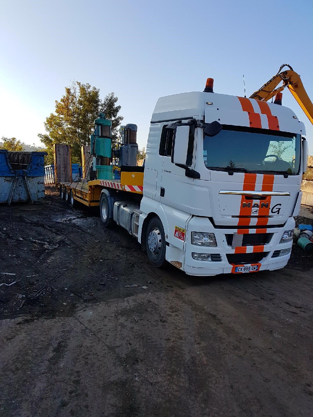 Transports en porte-char d'engins de chantiers